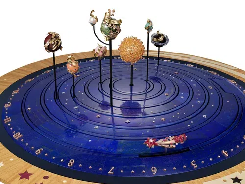 高级珠宝自动人偶是覆盖黄金和钻石的机器人 - 咕咕读